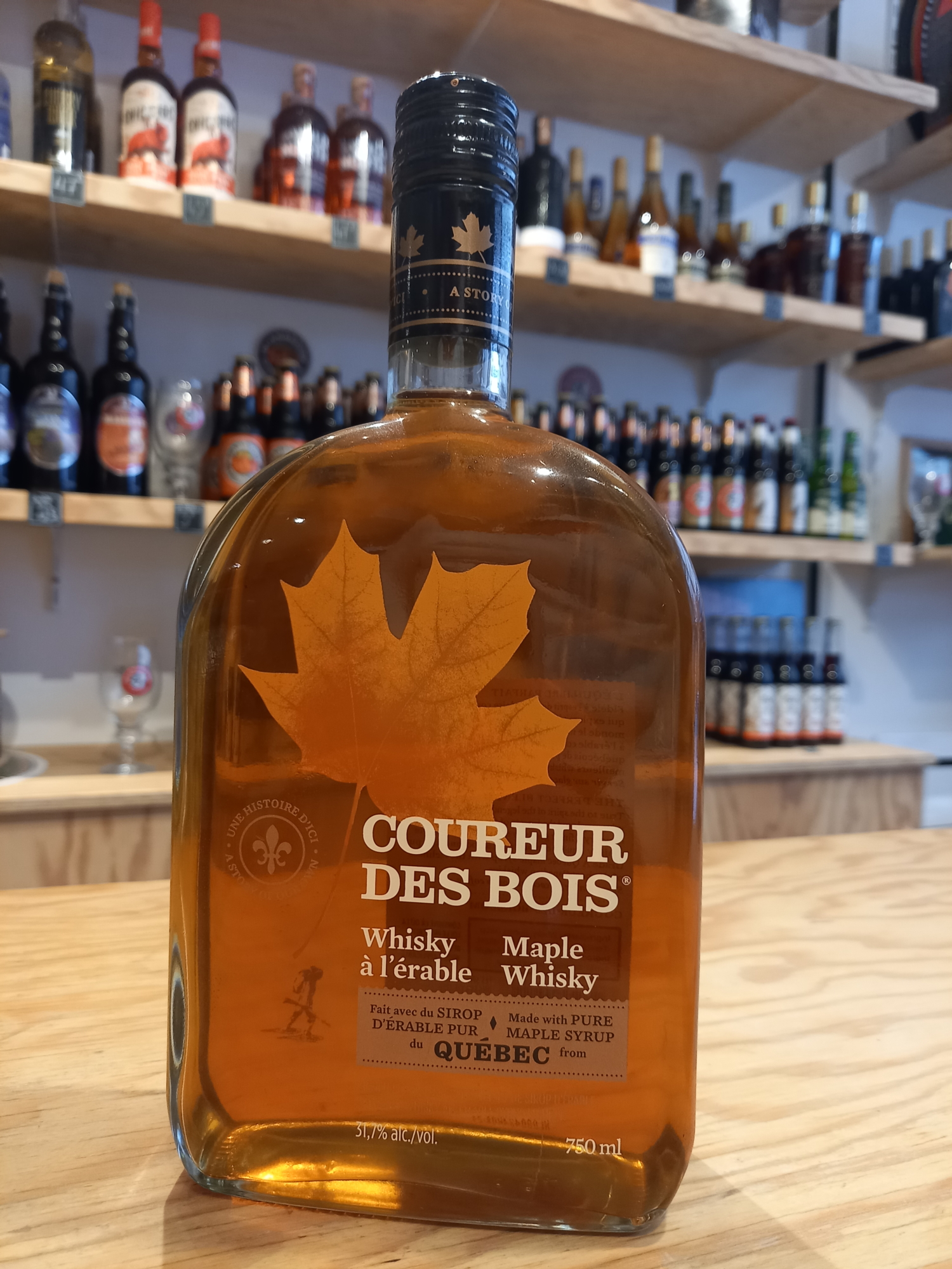 Coureur des Bois - Whisky à l'érable - 750 ml - 31,7%. | Comptoir de Québec